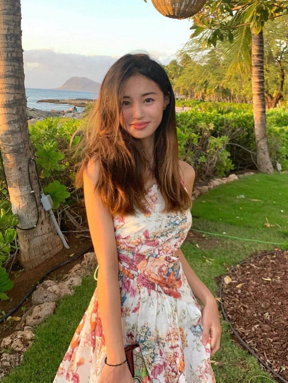 Meet Chinese Women - Date With Singles Online on Chinese Dating Sites