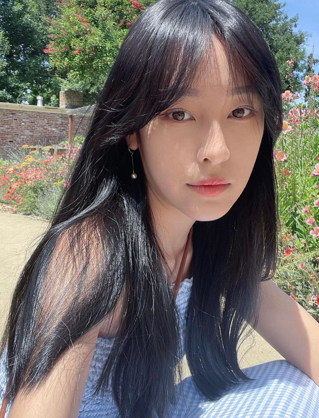 Meet Chinese Women - Date With Singles Online on Chinese Dating Sites